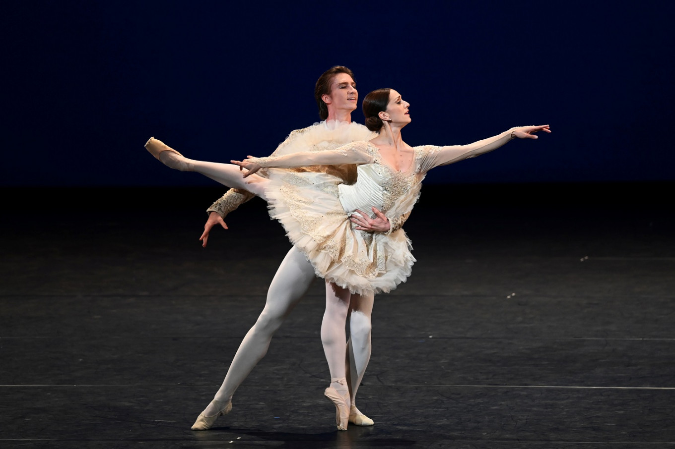 The Royal Ballet Back On Stage – Královský balet zpět a ve velkém stylu ...