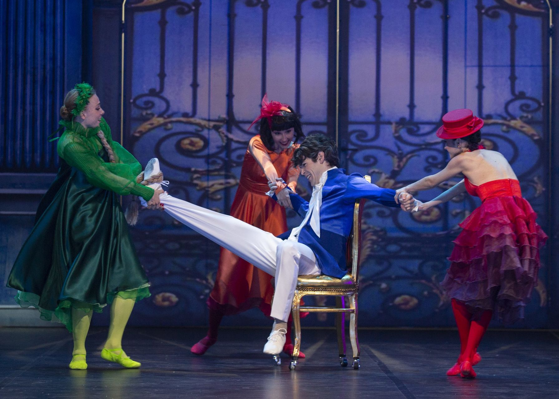 Popelka se šarmem v pop-artové barevnosti - Taneční aktuality